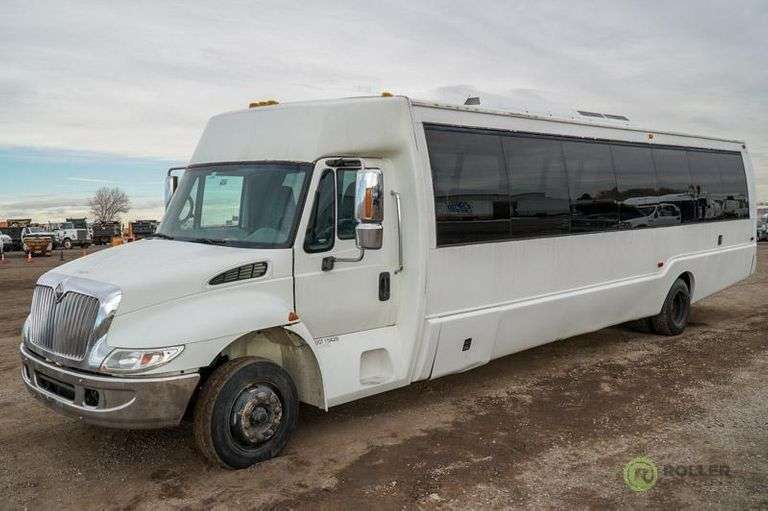 2003 INTERNATIONAL 3200 4X2 35-PASSENGER SHUTTLE BUS, Automatic, Dually ...