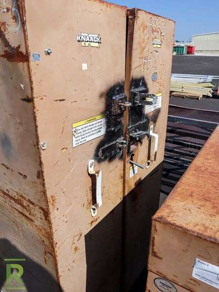 Knaack Clam Shell Gang Box on Casters - Roller Auctions