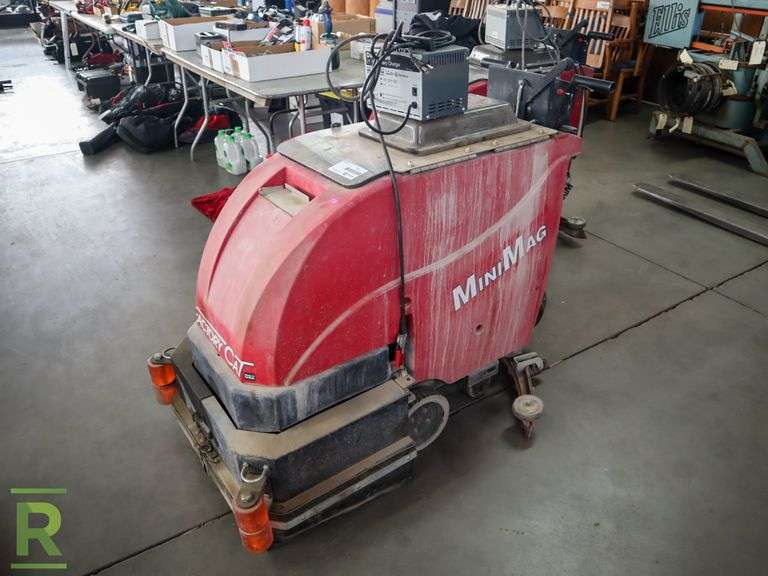 Factory Cat MiniMag 26-D Self Propelled Floor Scrubber - Roller Auctions