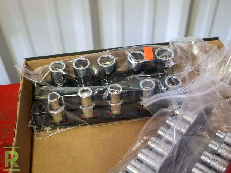 (4) New Mac Tools Socket Sets ( Black Socket Tray - Metric, Red Socket ...