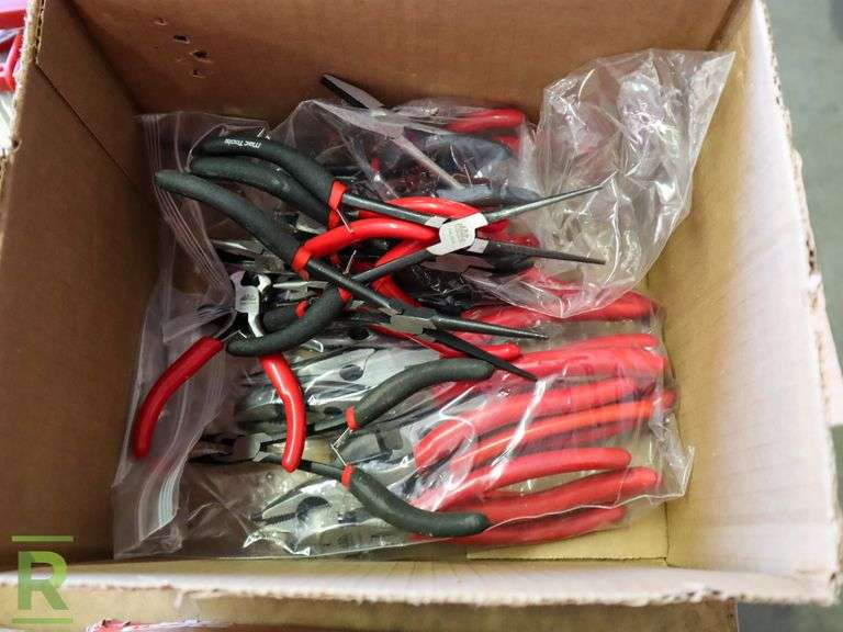 Tray of Mac Tools Pliers - Roller Auctions
