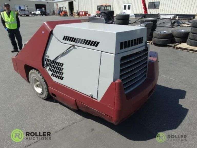 Minute Man Powerboss Armadillo Ride On Gas Sweeper, Showing 3602 Hours ...