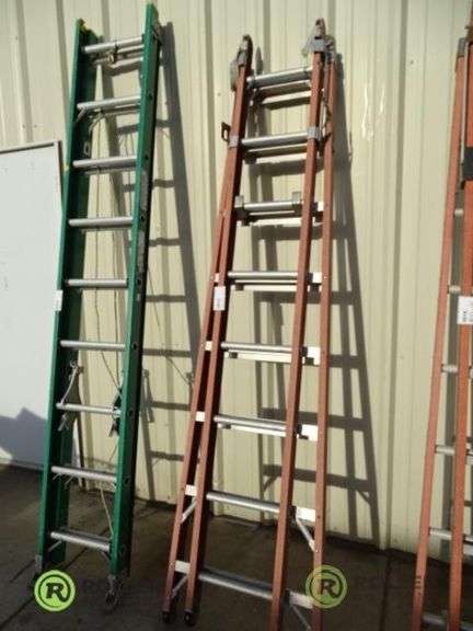 8' Fiberglass Combination Step Ladder (Damaged) - Roller Auctions