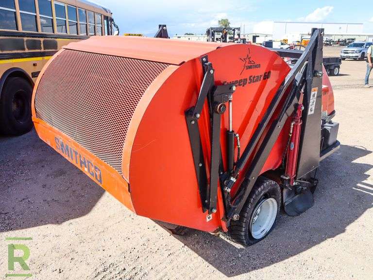 1997 Smithco Sweep Star 60 Debris Sweeper - Roller Auctions