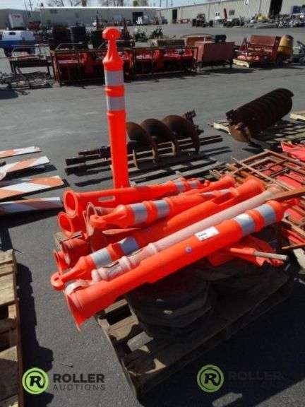 Pallet of Safety Pylons With Bases - Roller Auctions