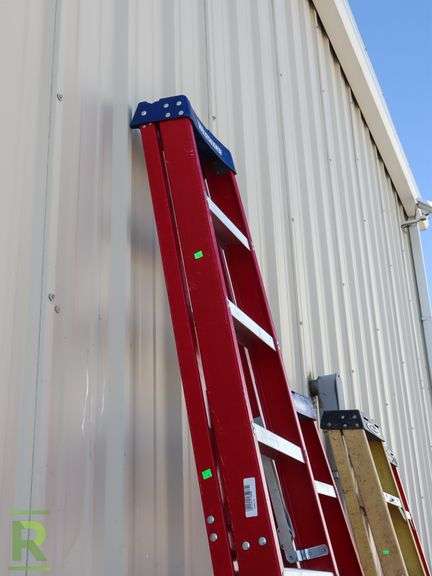 Westward 10' Fiberglass Step Ladder - Roller Auctions