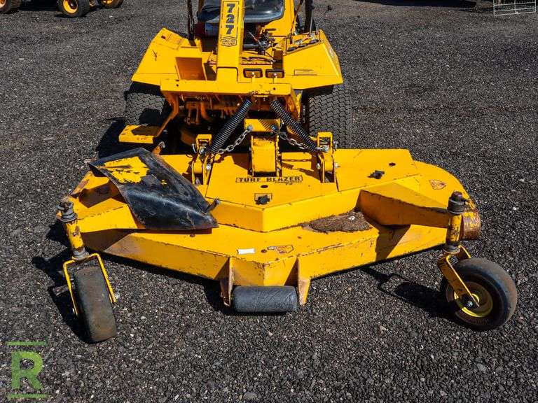 Howard Price 727 Ride-On Mower - Roller Auctions