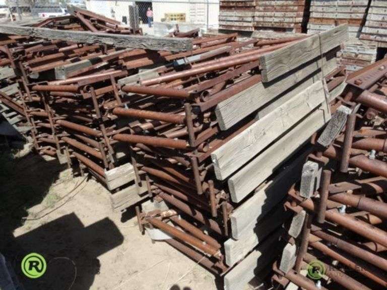 Large Assortment of C49 Overhang Brackets - Roller Auctions