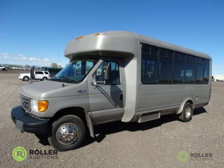 2005 FORD E450 SUPER DUTY 22-PASSENGER SHUTTLE BUS, 6.8L V10, Automatic ...