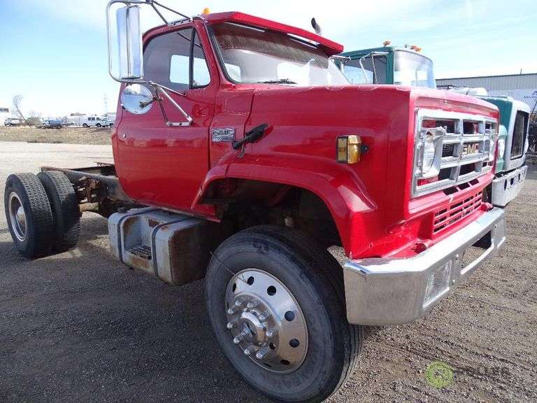 1977 GMC 6500 S/A CAB & CHASSIS, V8 Gas Engine, 4+2 Speed Transmission ...