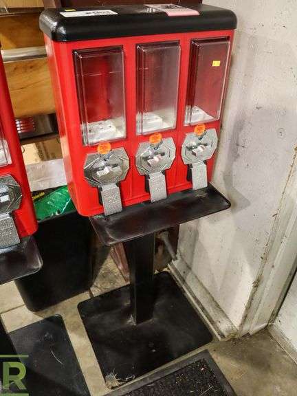 Coin Operated Candy Machine With Keys - Roller Auctions