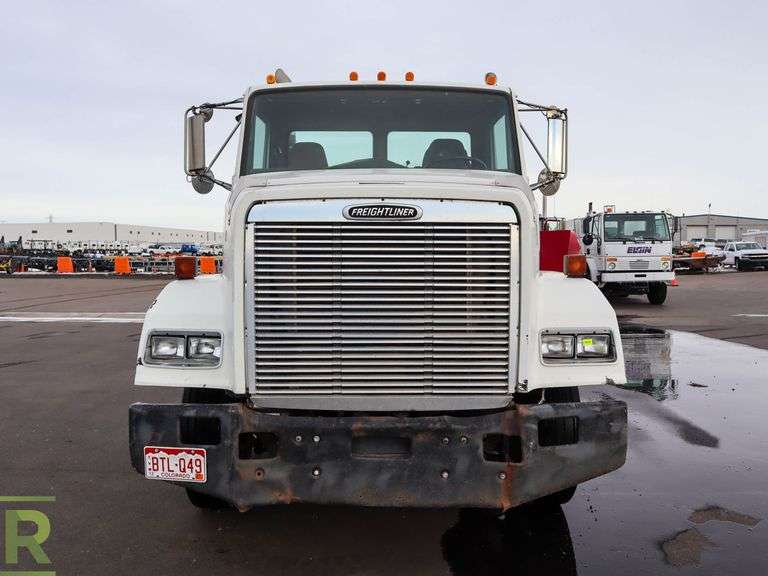2000 Freightliner FLC112 T/A Truck Tractor - Roller Auctions