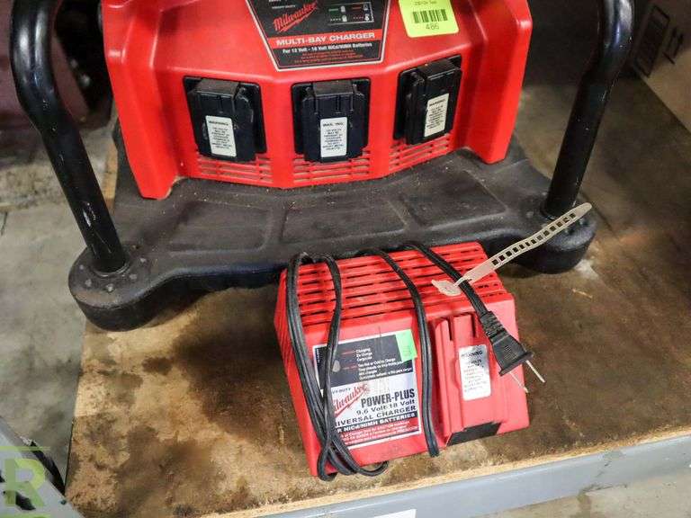 Milwaukee Multi-Bay Charger And Power Plus Charger - Roller Auctions