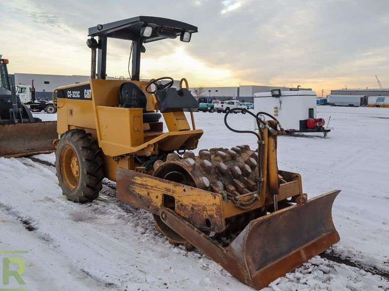 1998 Caterpillar CP-323C Ride-On Vibratory Sheepsfoot Roller - Roller ...