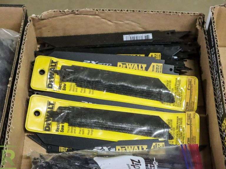 Tray of DeWalt Metal Reciprocating Saw Blades; DWA4186, DWA4188 ...