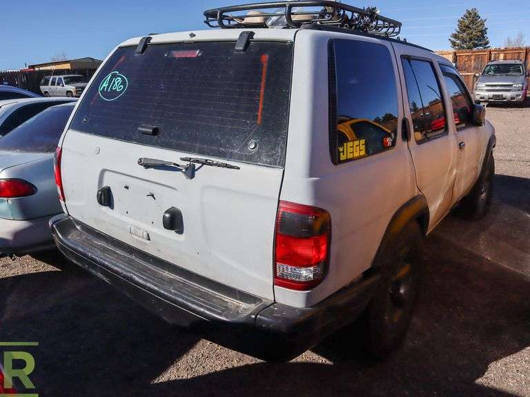 1997 Nissan Pathfinder LE / SE / XE 4WD - Roller Auctions