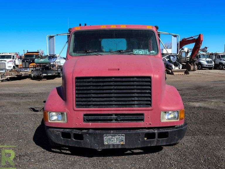 2000 International 4700 S/A Flatbed Truck - Roller Auctions