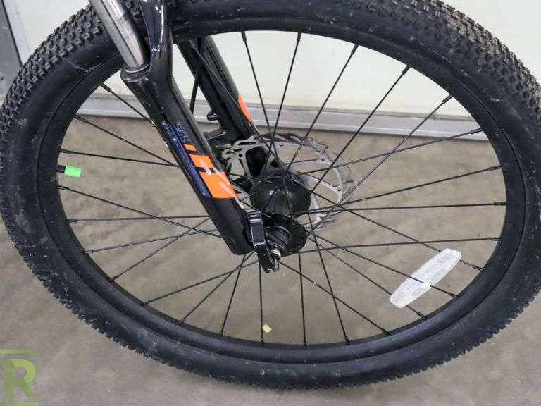 GT Stomper Pro Front Suspension Mountain Bicycle - Roller Auctions