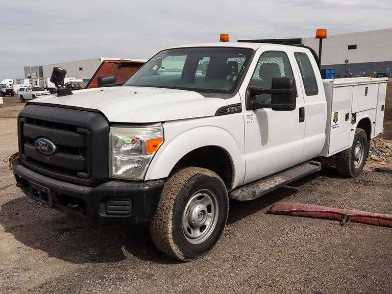 2012 Ford F350 XL Super Duty 4WD Super Cab Utility Truck - Roller Auctions