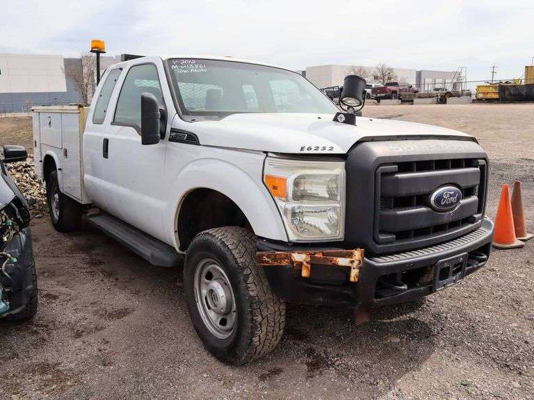 2012 Ford F350 XL Super Duty 4WD Super Cab Utility Truck - Roller Auctions