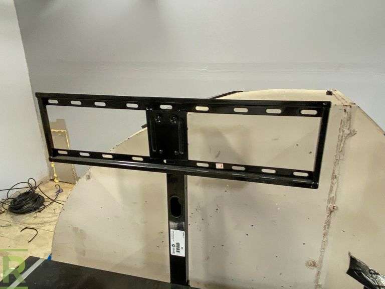 Whalen XL-44 TV Stand - Roller Auctions