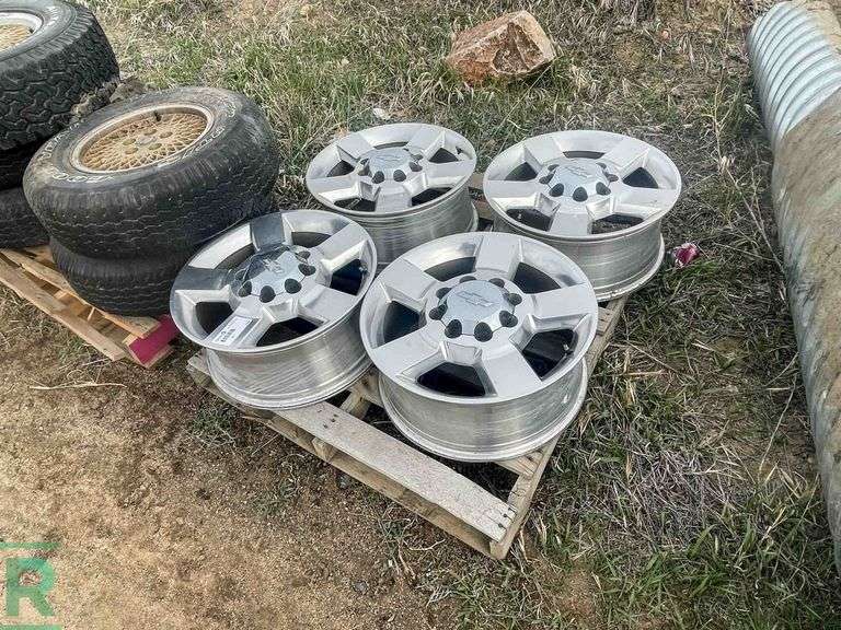Pallet Of Chevy Wheels, 8-Lug Pattern - Roller Auctions