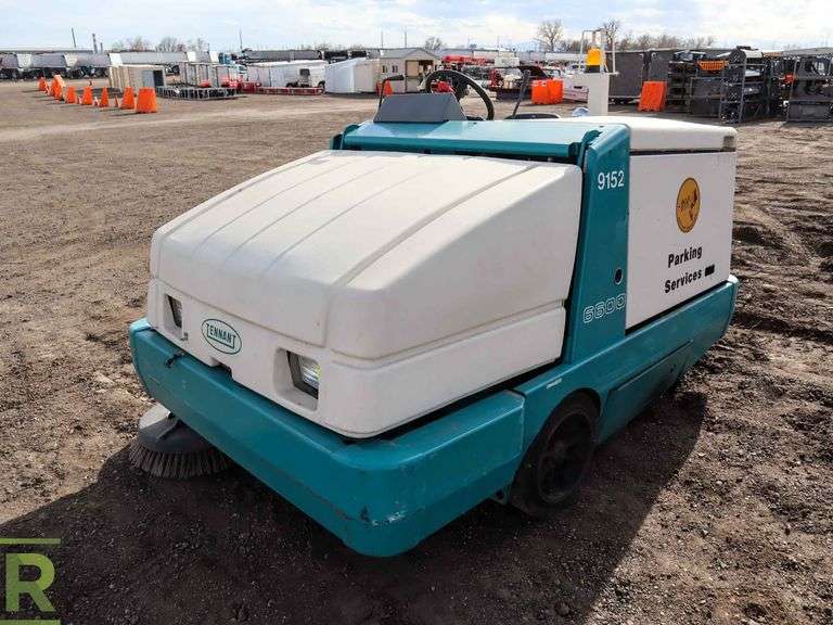 Tennant 6600 Warehouse Sweeper, S/N: 6600-30167, Inoperable (Fuel Leak ...