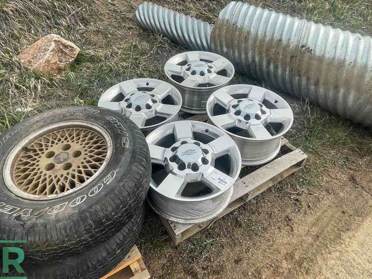 Pallet Of Chevy Wheels, 8-Lug Pattern - Roller Auctions