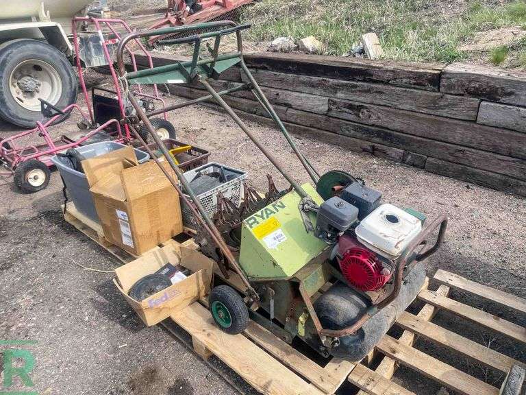 Ryan Aerator, Gas Engine - Roller Auctions