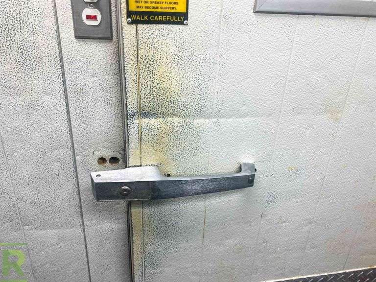 American Panel Walk-In Refrigerator / Freezer with Roof Top Condensers ...