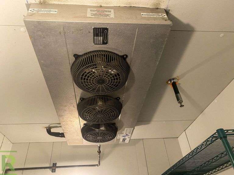 American Panel Walk-In Refrigerator / Freezer with Roof Top Condensers ...