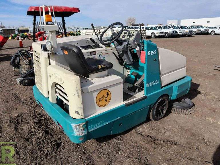 Tennant 6600 Warehouse Sweeper, S/N: 6600-30167, Inoperable (Fuel Leak ...