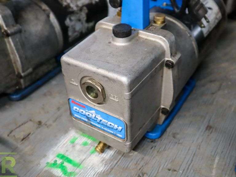 Robinair 15600 Vacuum Pump - Roller Auctions