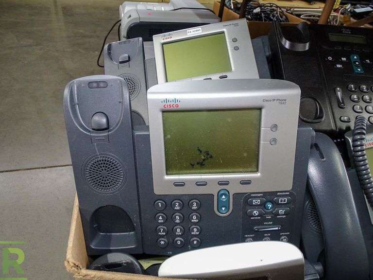 Box of Cisco IP Phones - Roller Auctions