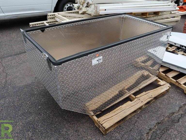 Diamond Plate Utility Box - Roller Auctions
