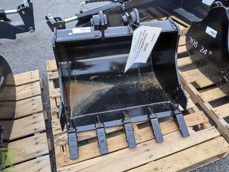 New Land Hero Heavy Duty Bucket, 30" To Fit Caterpillar 303E Mini ...