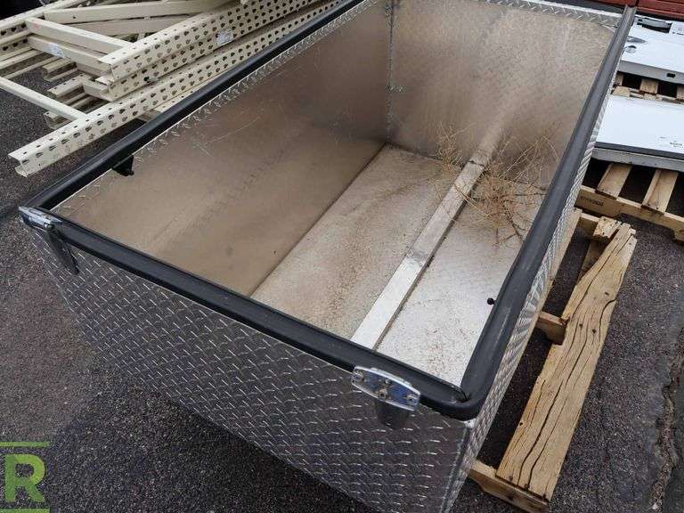 Diamond Plate Utility Box - Roller Auctions