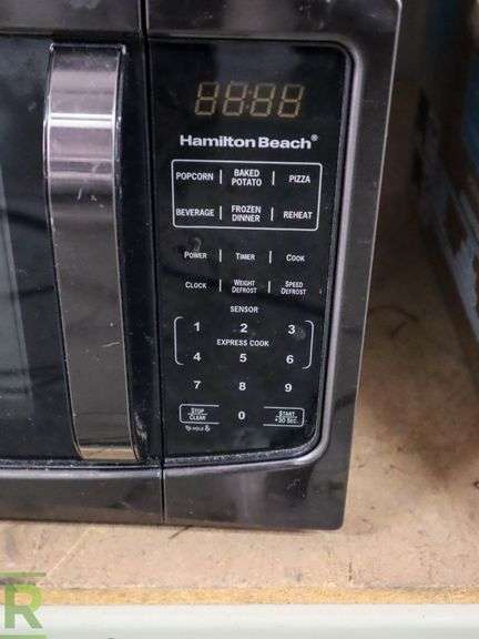 Hamilton Beach P11043ALH-WTB Microwave (Missing Plate) - Roller Auctions