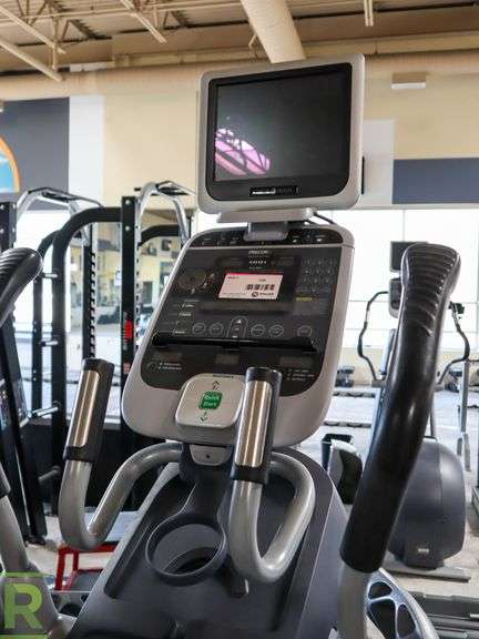 Precor AMT 100I Elliptical With Cardio Theater Screen - Roller Auctions