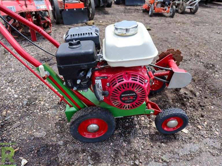 Whipper Clipper Lawn Edger, Honda GX120 Gas Engine - Roller Auctions