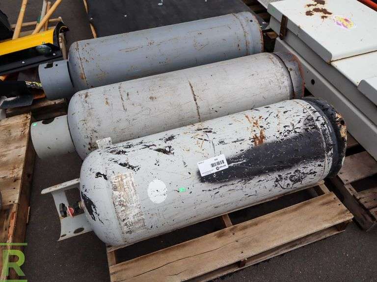 Pallet of (3) Propane Tanks - Roller Auctions