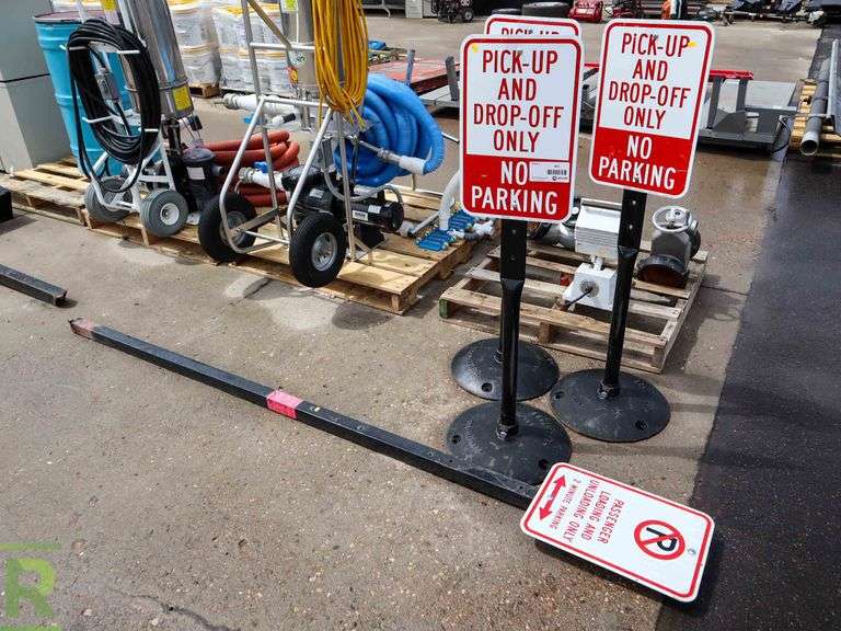 (4) No Parking Loading Zone Signs With (3) Weighted Bases - Roller Auctions