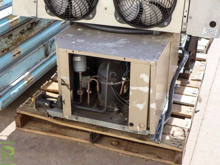 Master Bilt Walk-In Cooler, 12' x 7' With Standex 05-02579 Condenser ...