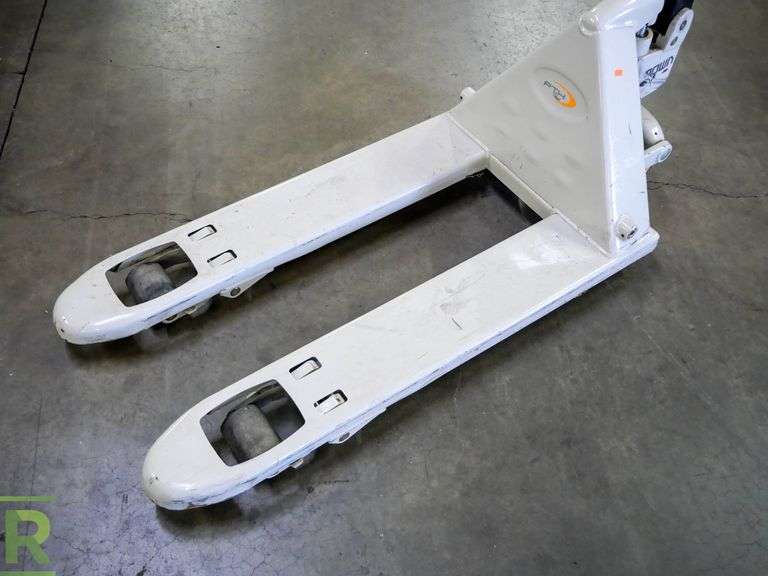 Crown PTH50 020 36 Pallet Jack 5000Lb Capacity Roller Auctions crown-pth50-020-36-pallet-jack-5000lb-capacity-roller-auctions