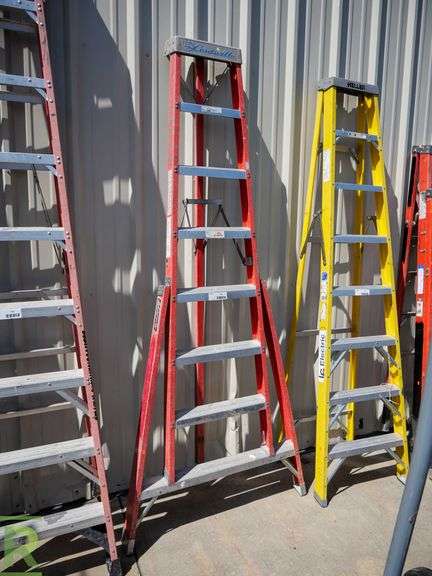 Louisville 8' 3-Legged Fiberglass Step Ladder - Roller Auctions