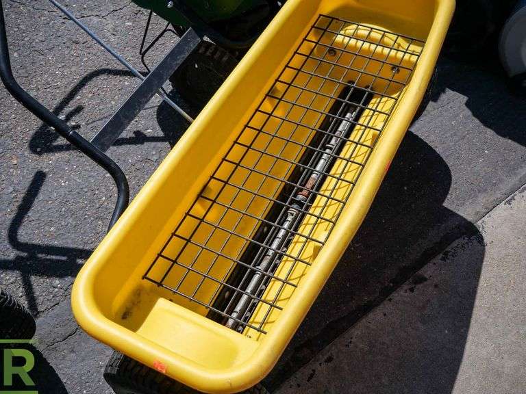 Boss Fertilizer Spreader, Scott's Fertilizer Spreader, Snow Ex Salt ...