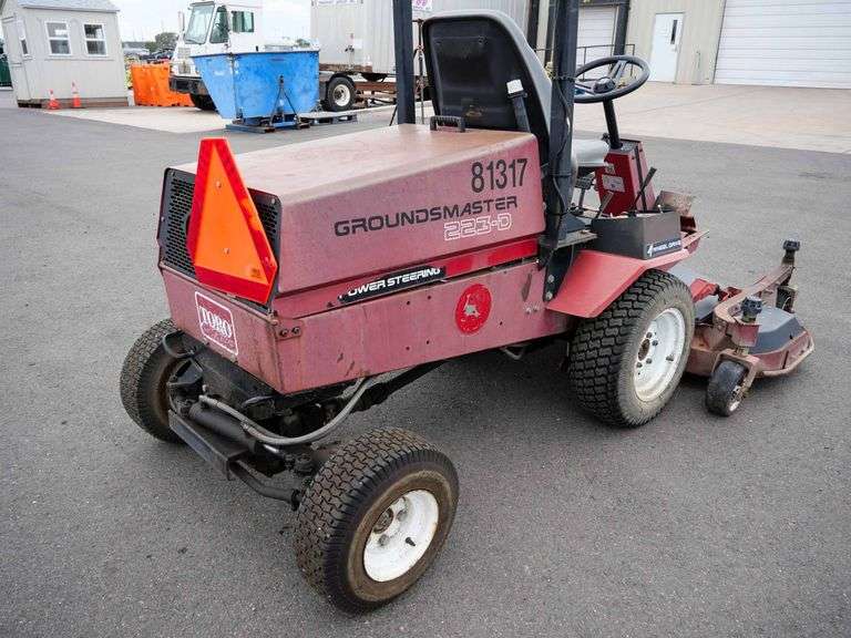 Toro 30243 Groundsmaster 223-D 4WD Ride-On Mower - Roller Auctions