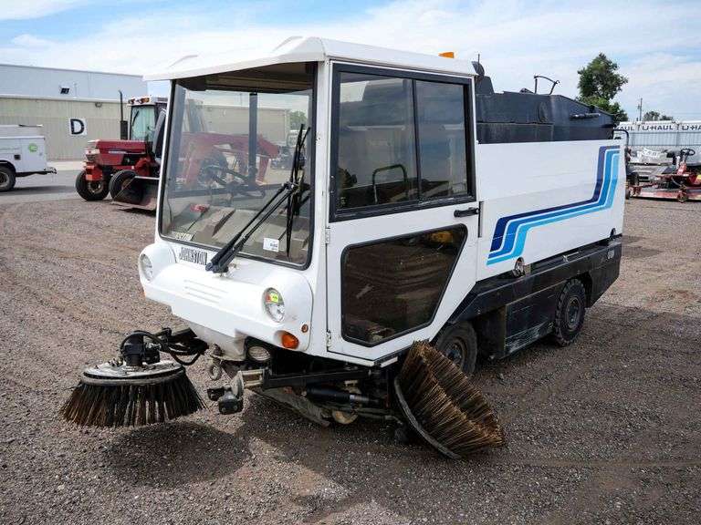 1998 Johnston 2000 HSC Vacuum Sweeper - Roller Auctions