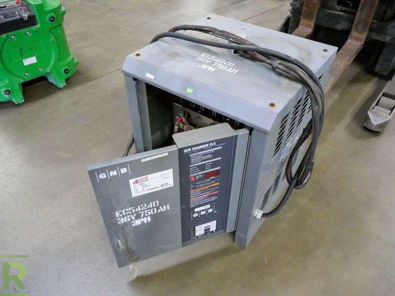 Toyota 9BRU23 Forklift, Capacity 4500-lb, Electric With Charger ...