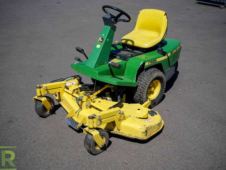 John Deere F525 3-Wheel Ride on mower - Roller Auctions